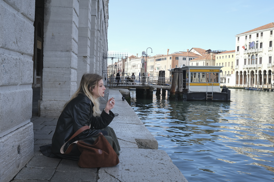 Niandra – The Beauty of Meeting Strangers – navidson & streets
